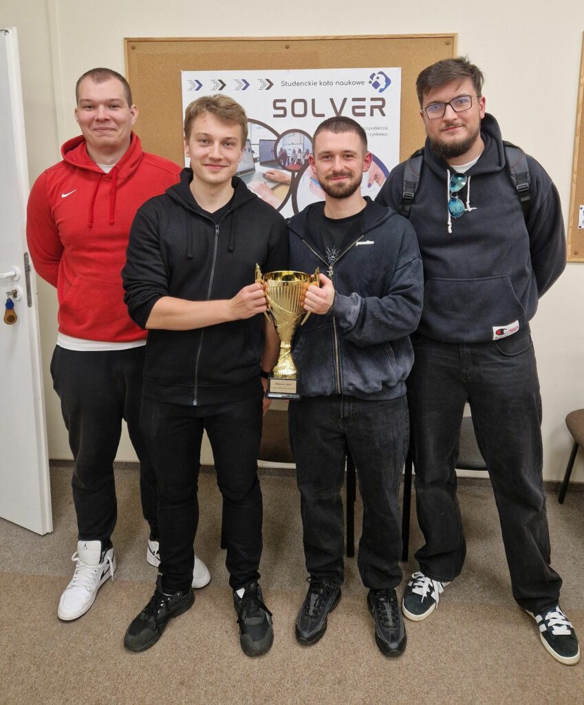 Studenci WEiF z sukcesami na RADomaliach 2025! - Wydział Ekonomii i ...